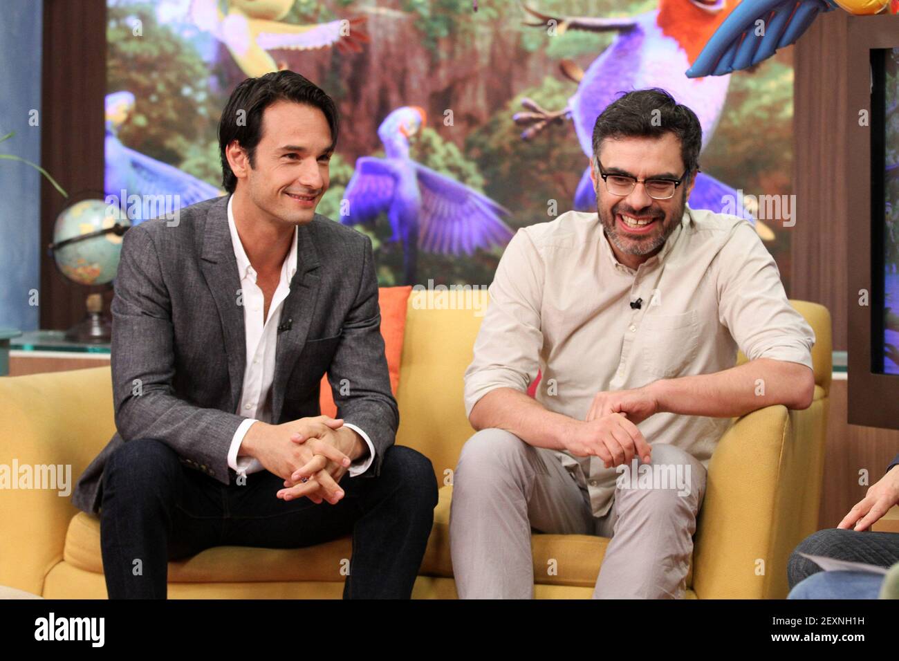 Rodrigo Santoro and Jamaine Clement seen on the set of Despierta ...