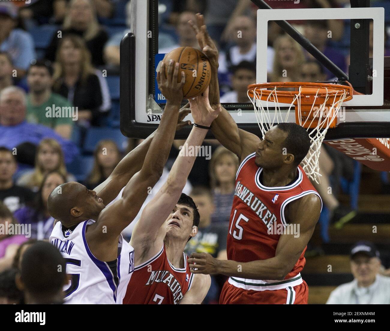 Sacramento Kings forward Travis Outlaw (25) has his shot blocked by ...