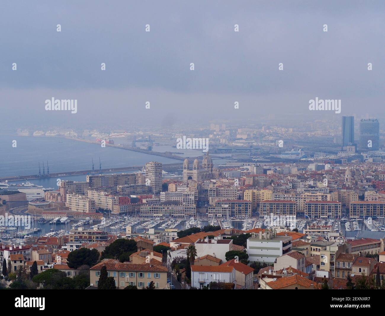 Vieux quartiers de marseille hi-res stock photography and images - Alamy