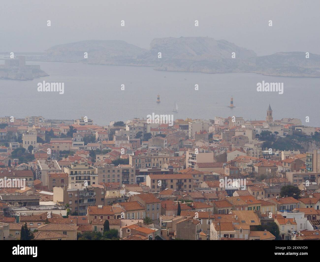 Vieux quartiers de marseille hi-res stock photography and images - Alamy