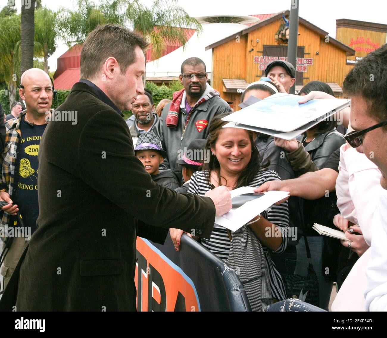 Actor David Duchovny signs autographs for fans on the set of the TV ...