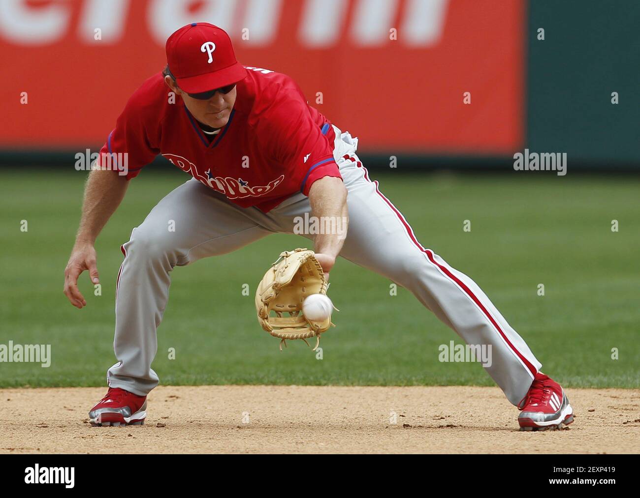 Philadelphia Phillies second baseman Chase Utley (26) fields a grounder ...
