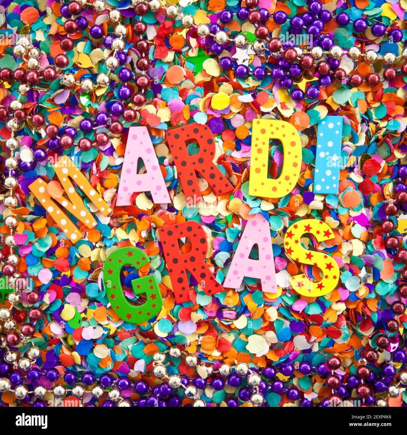 MARDI GRAS on confetti Stock Photo - Alamy