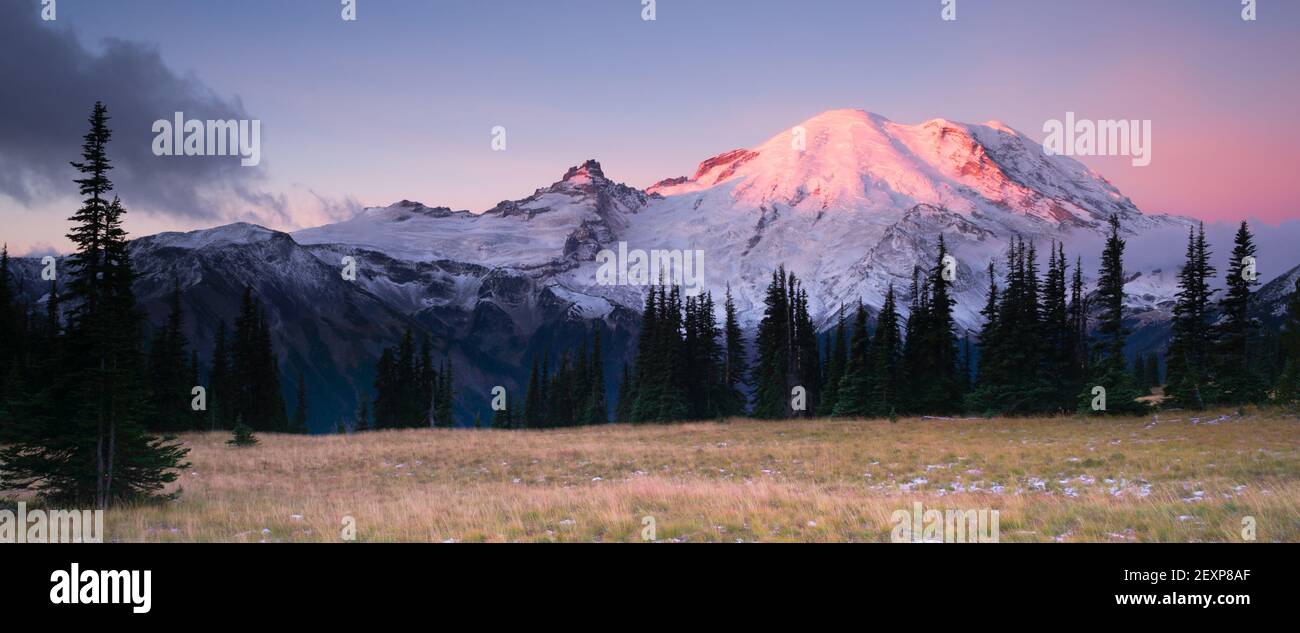 Smokey Sunrise Mt Rainier National Park Cascade Volcanic Arc Stock ...