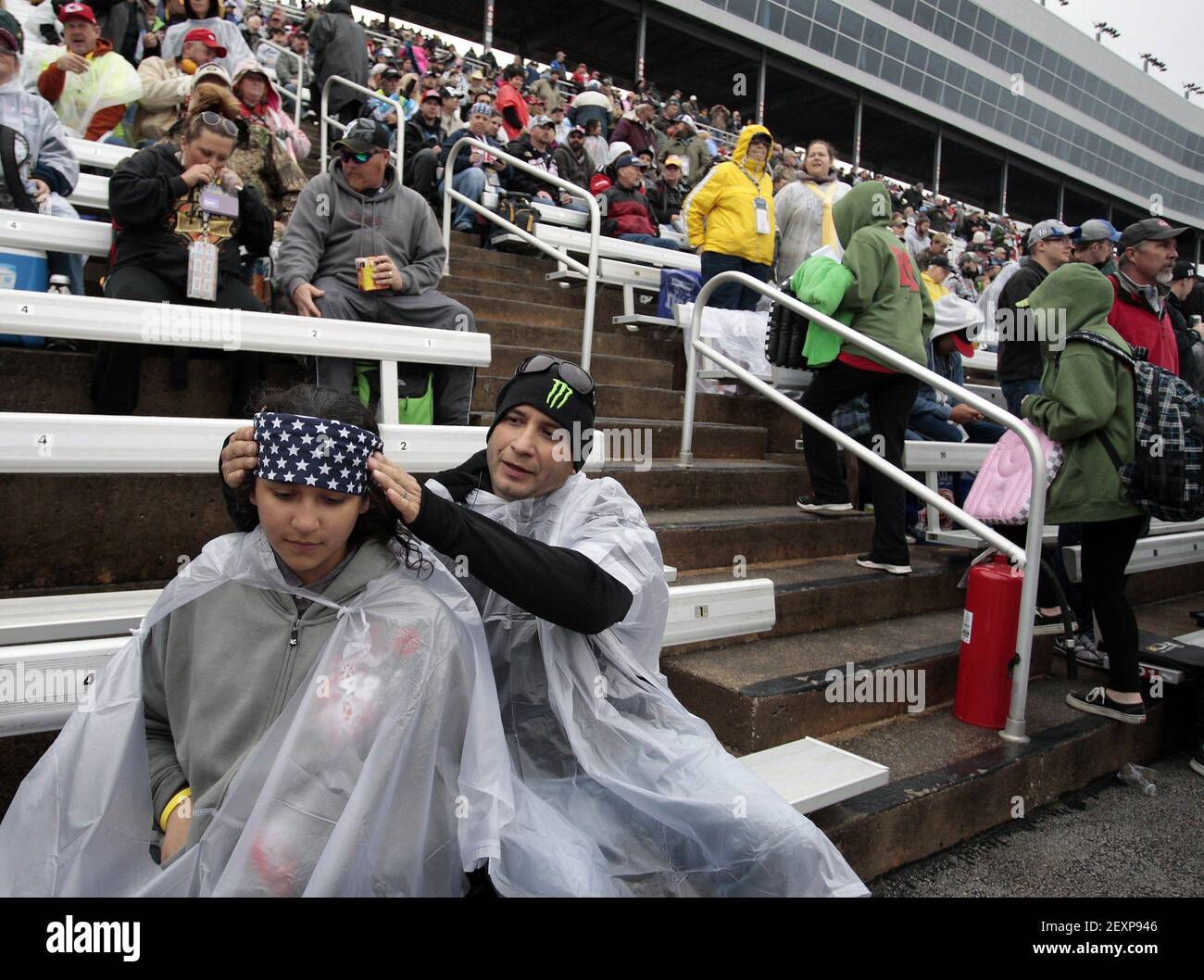 George Valero of Fort Worth ties a Willie Robertson-style bandana onto ...