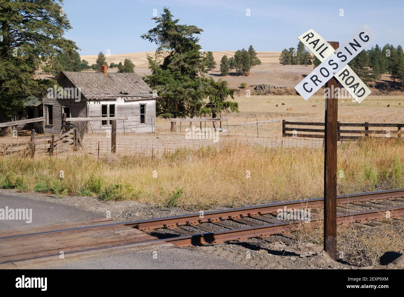 Railroad Crossing Sign Tracks Abandoned House Rural Ranch Farmland ...