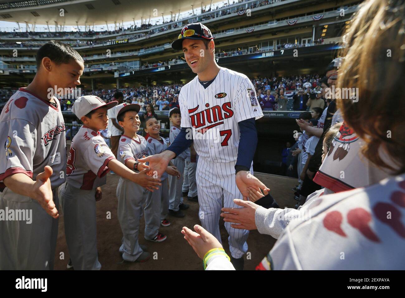 Twins first baseman Joe Mauer shook hands kids as the team was ...