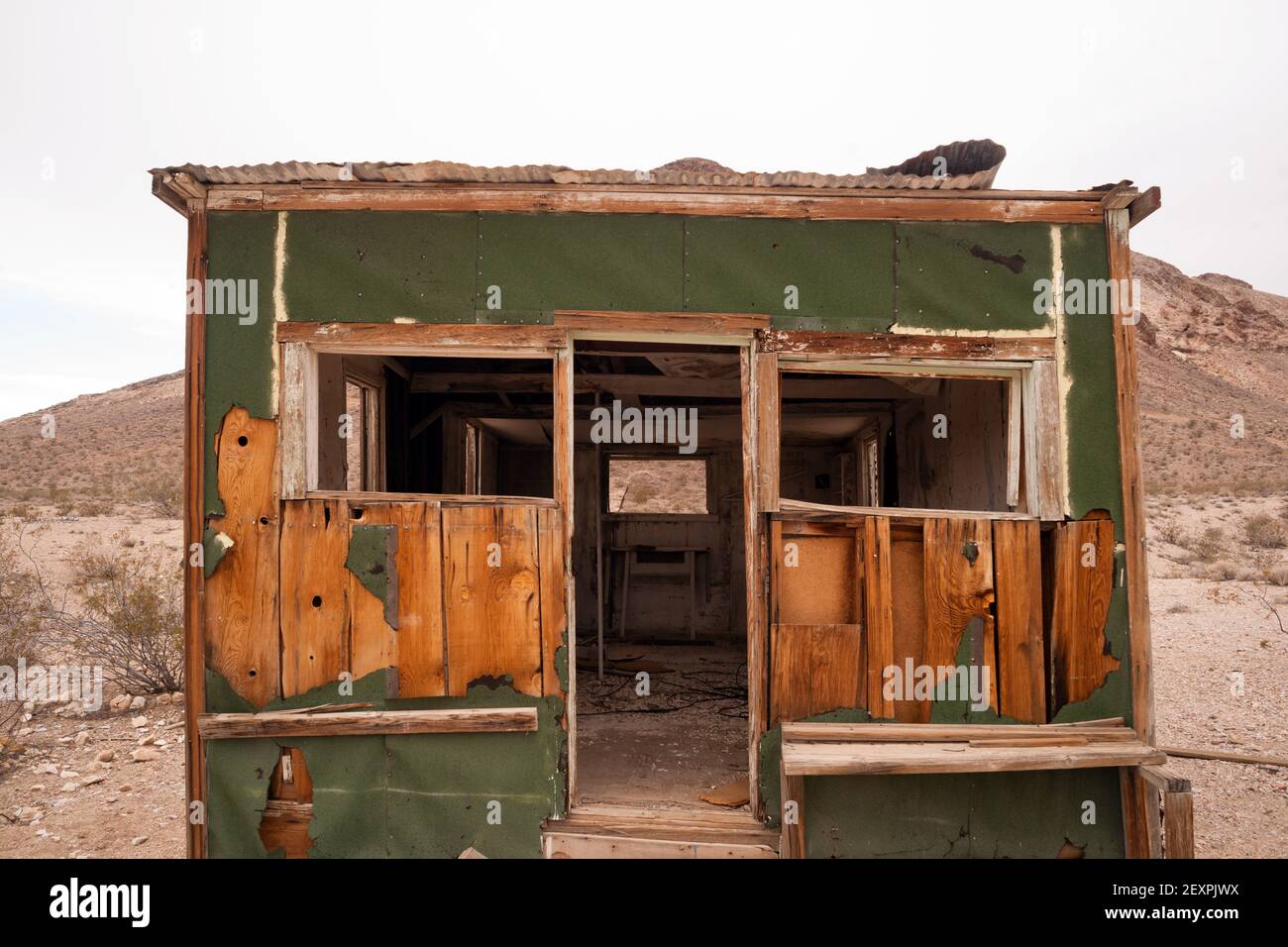 Primitive building still stands Rhyolite Ghost Town Nevada Stock Photo ...