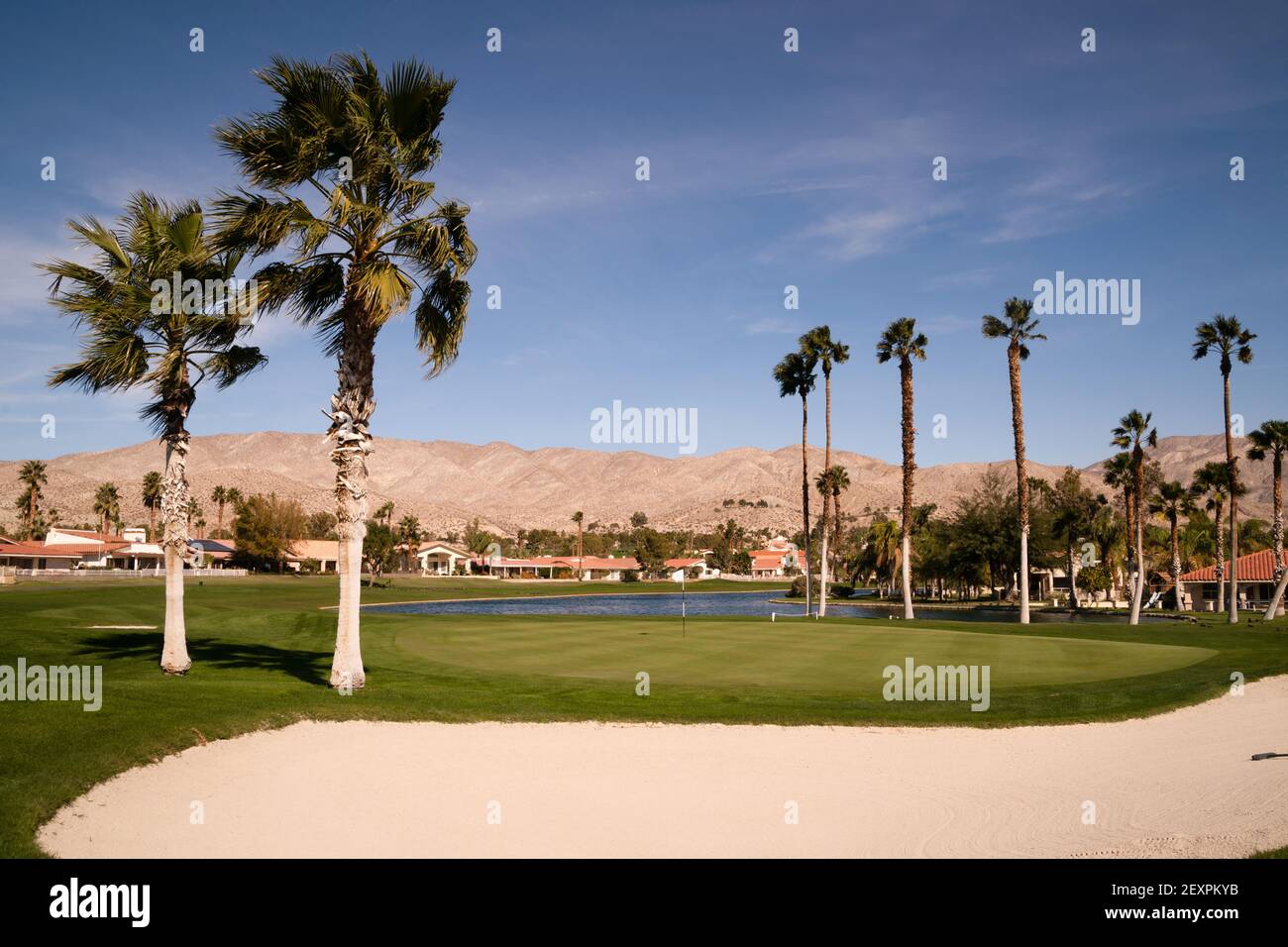 Golf course community palm springs hi-res stock photography and images ...