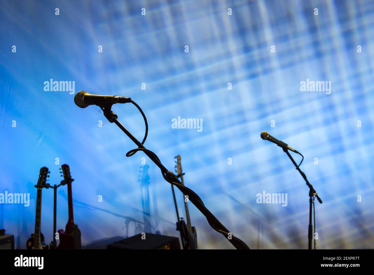 Reflection microphones hi-res stock photography and images - Alamy