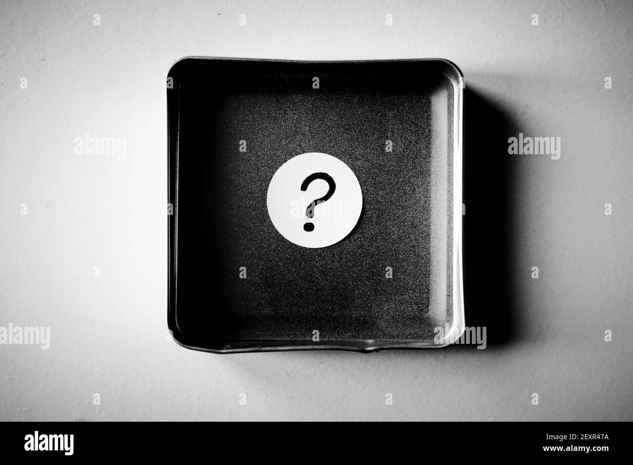 Silver question mark symbol hi-res stock photography and images - Alamy