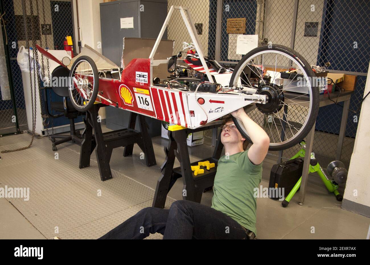 Swarthmore engineering student Neil McFarland works on hydrogen powered ...