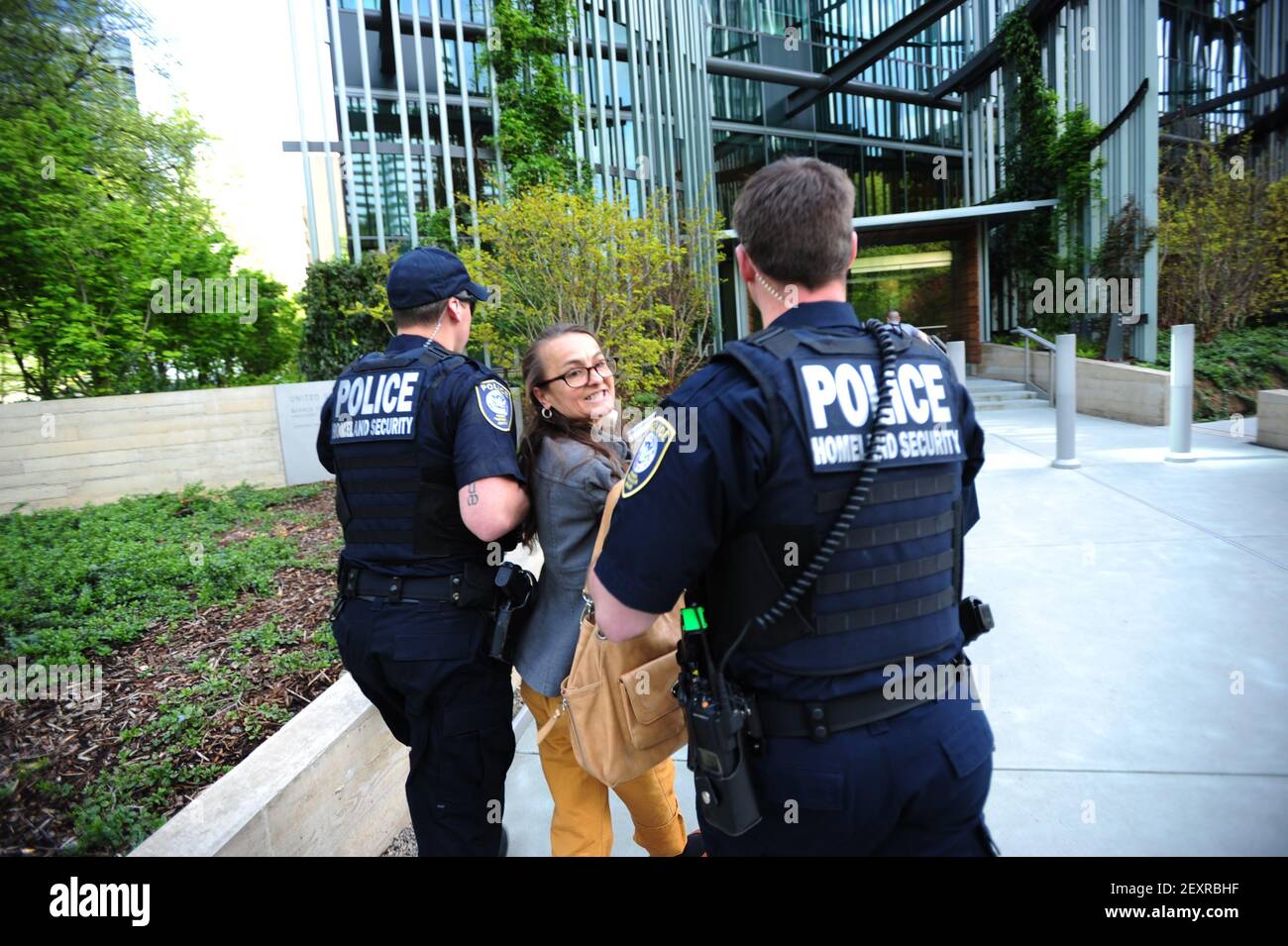 Michelle Mundt is taken away by Department of Homeland Security police ...
