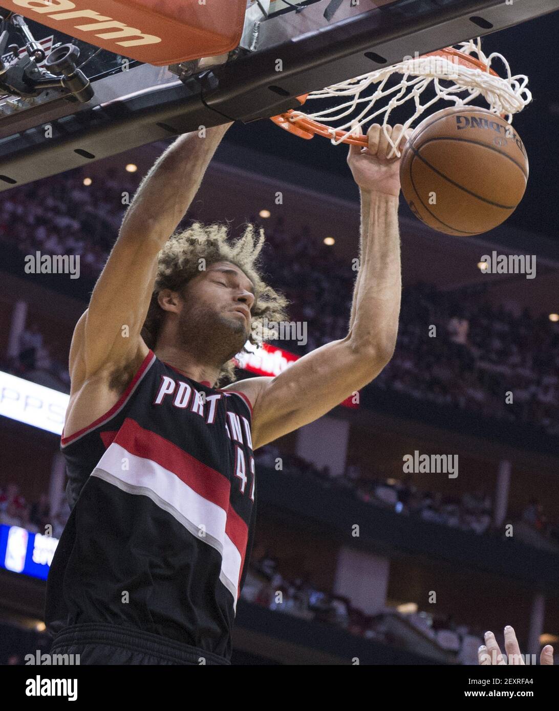 Robin Lopez (42) of the Portland Trail Blazers dunks against the ...