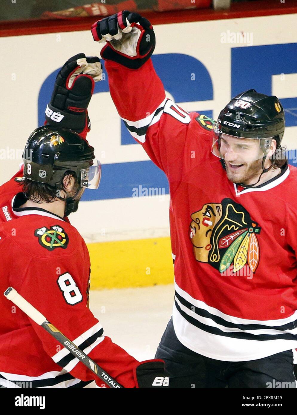 Chicago Blackhawks Brandon Saad (20) celebrated with Nick Leddy (8 ...