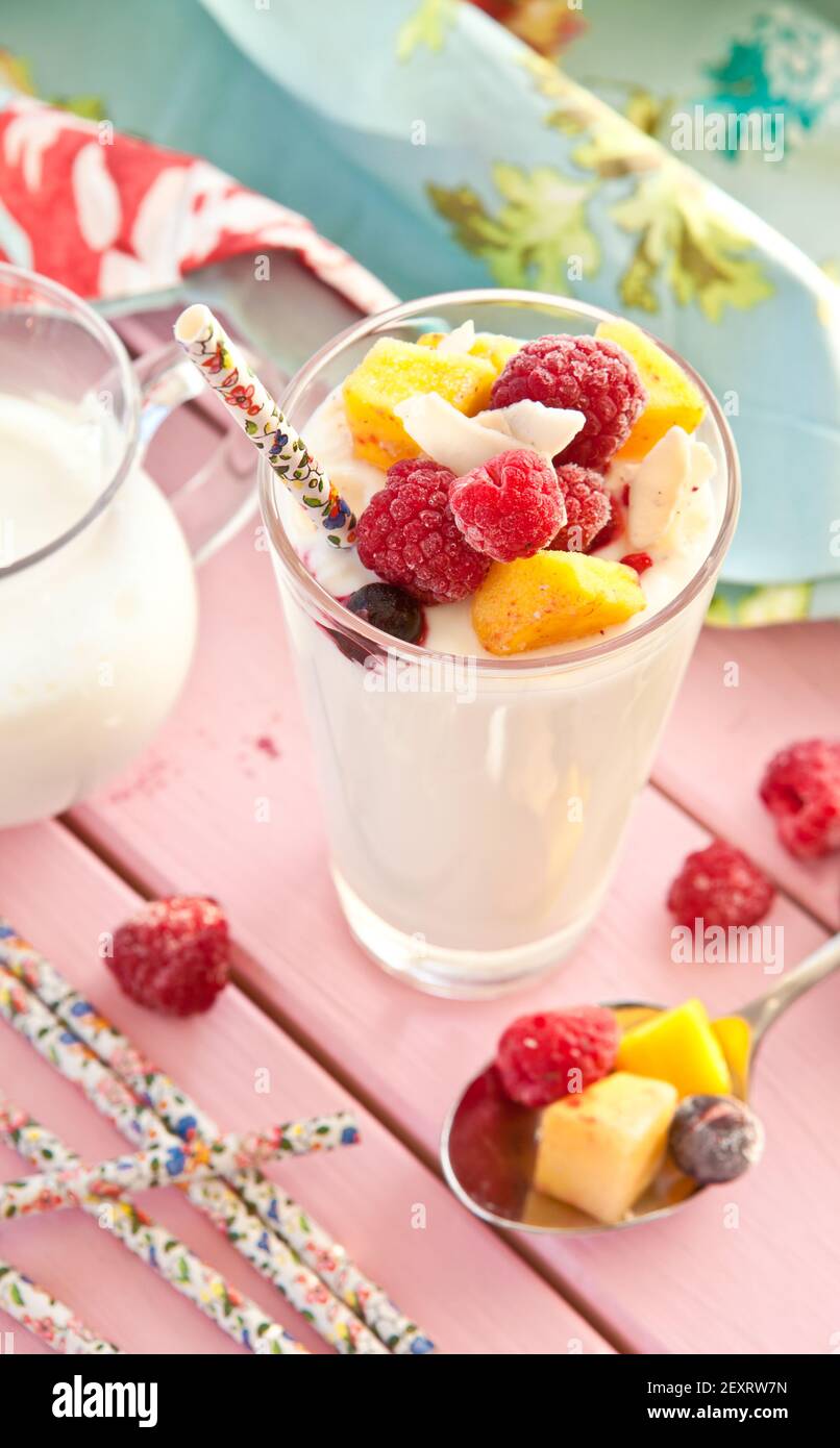 Yoghurt and fruit hi-res stock photography and images - Alamy