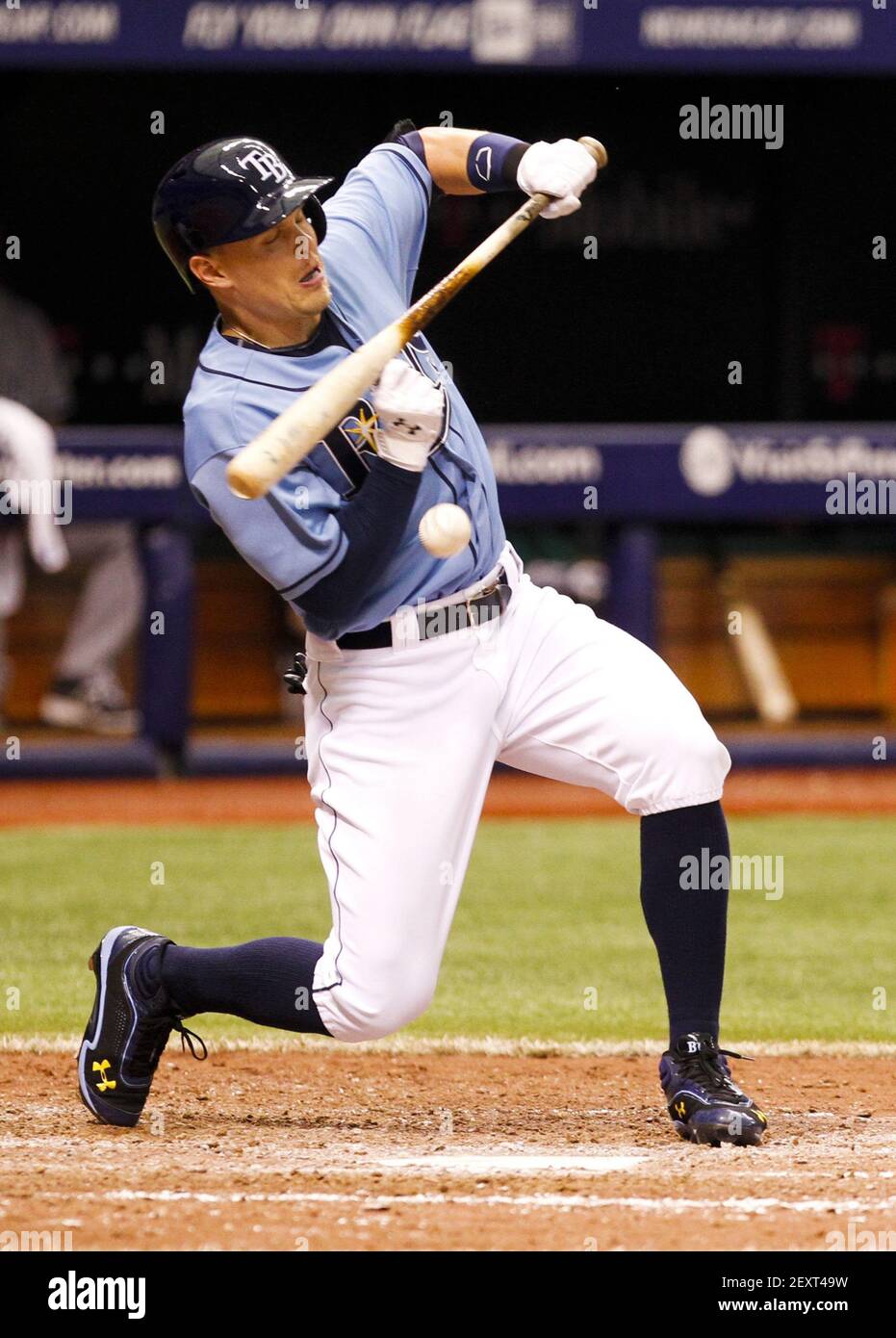 Tampa Bay Rays left fielder Brandon Guyer (5) lays down a sacrifice ...