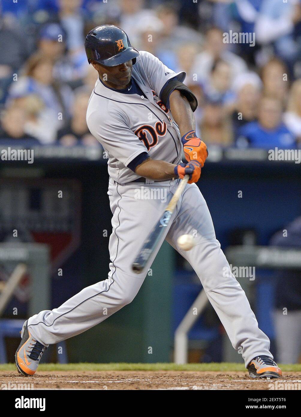 The Detroit Tigers' Torii Hunter connects on a single in the third ...