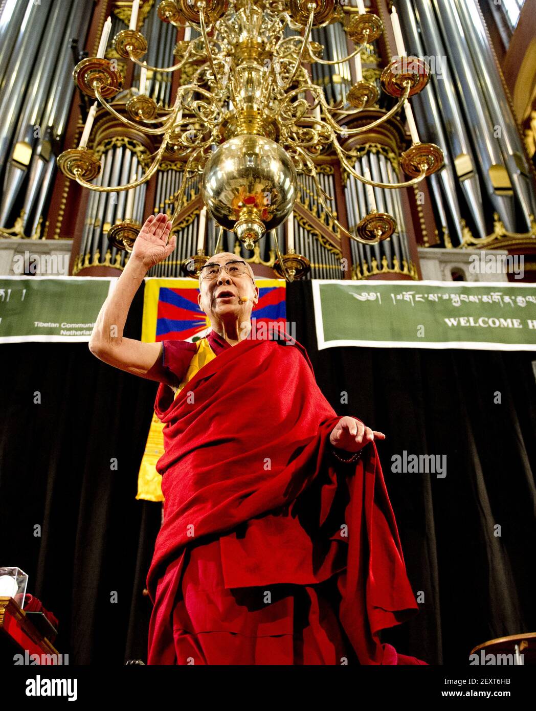 10-5-2014 - ROTTERDAM - The Dalai Lama gives a speech in the Laurens ...