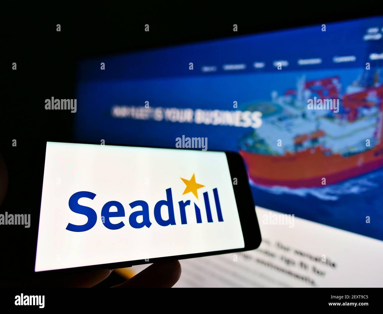 Person holding cellphone with logo of petroleum company Seadrill ...