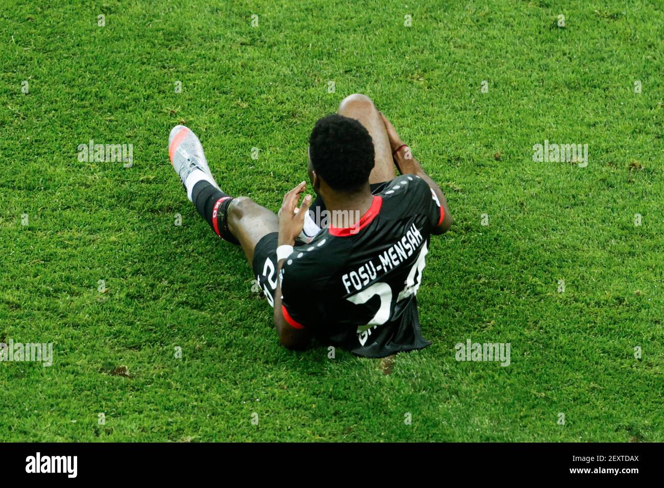 Knie mit schmerzen hi-res stock photography and images - Alamy