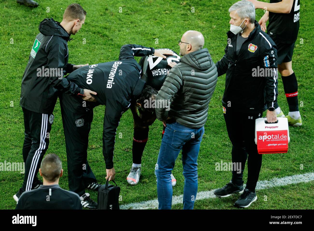 Knie mit schmerzen hi-res stock photography and images - Alamy