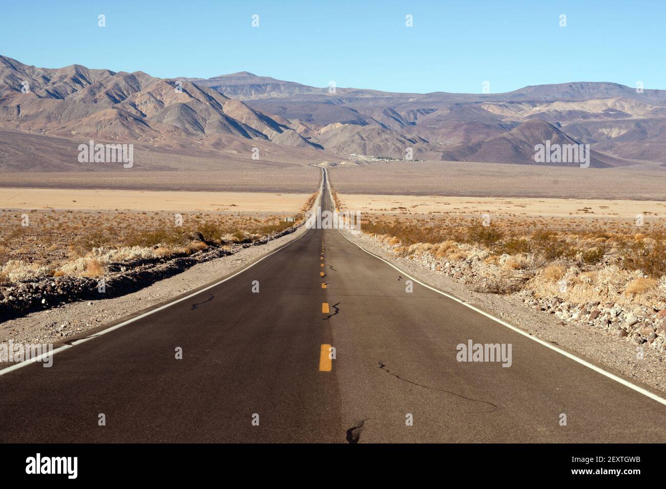 American two lane blacktop roads hi-res stock photography and images ...