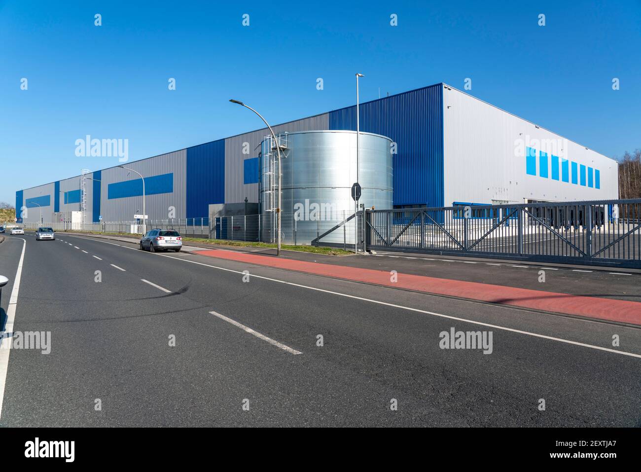 New construction of a logistics hall in Duisburg-Wanheim, belongs to ...