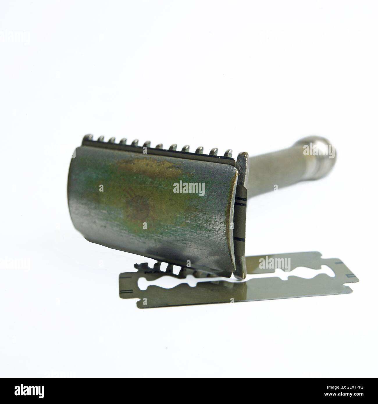 Old fashioned razor blade hi-res stock photography and images - Alamy