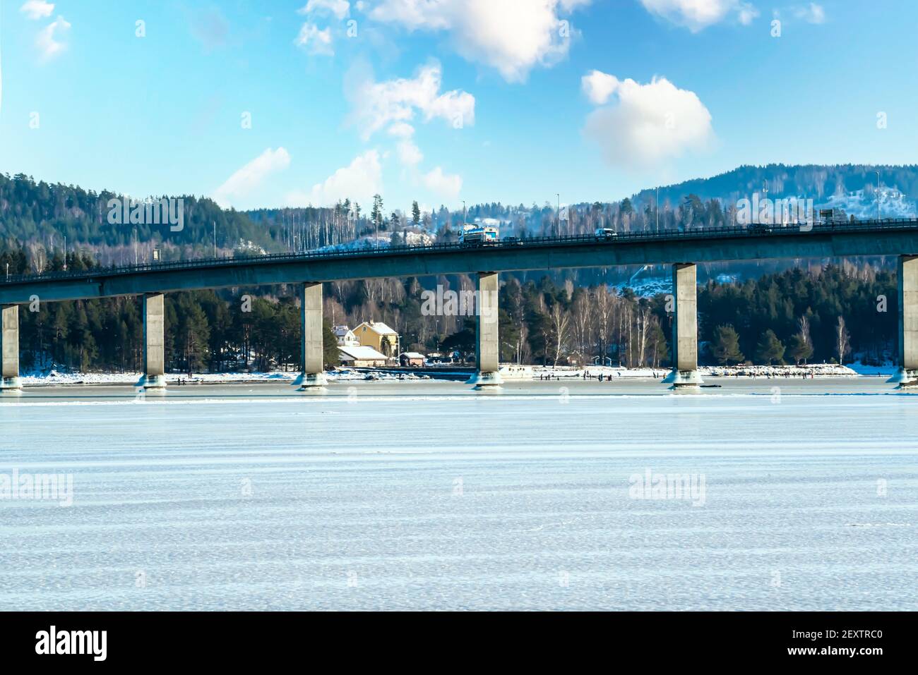 Highway bridge with traffic driving on it Stock Photo - Alamy