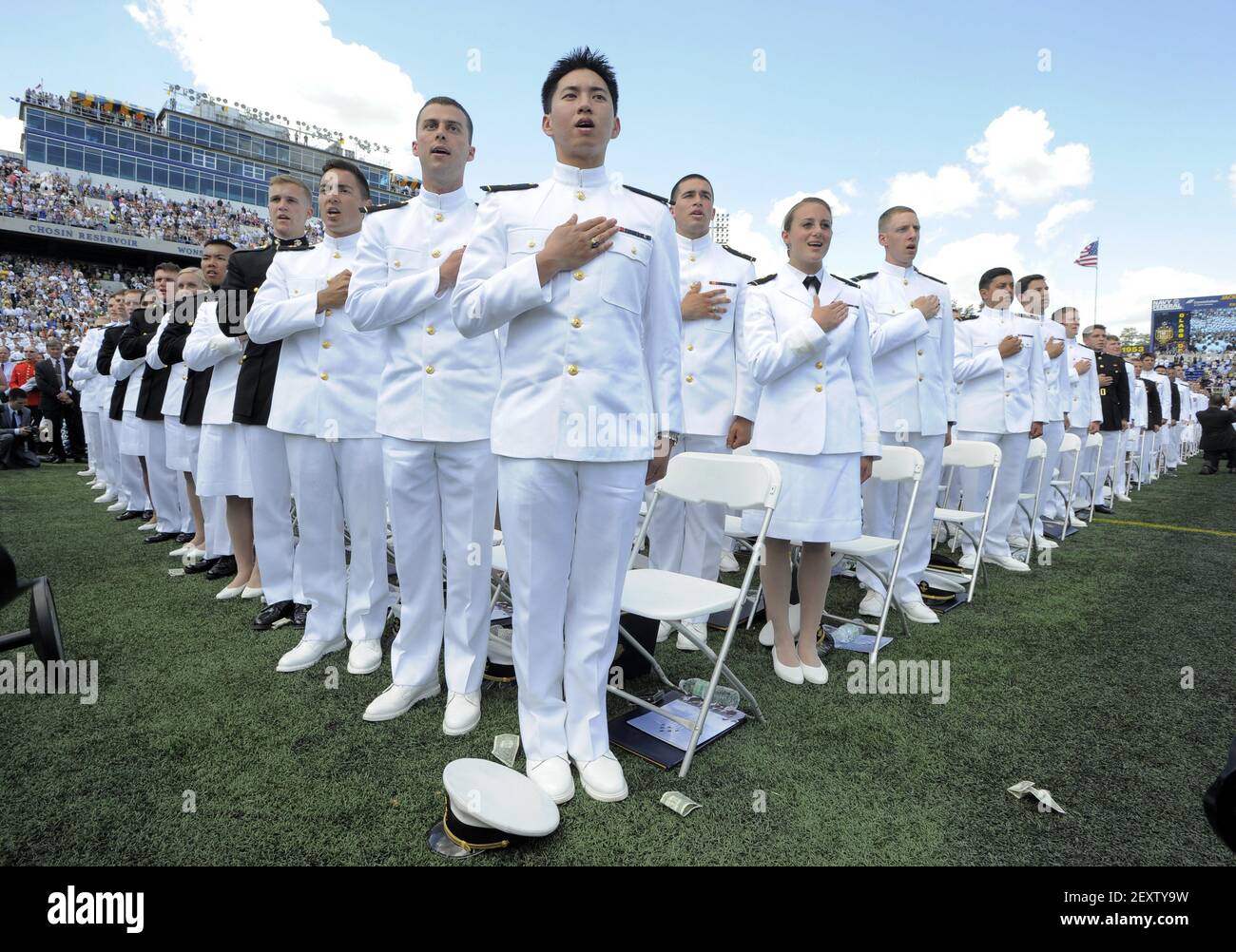 Midshipman Justin Chock (center) and fellow graduates recite the pledge ...