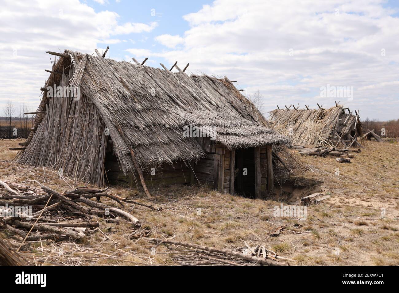 Traditional house made from grass hi-res stock photography and images ...