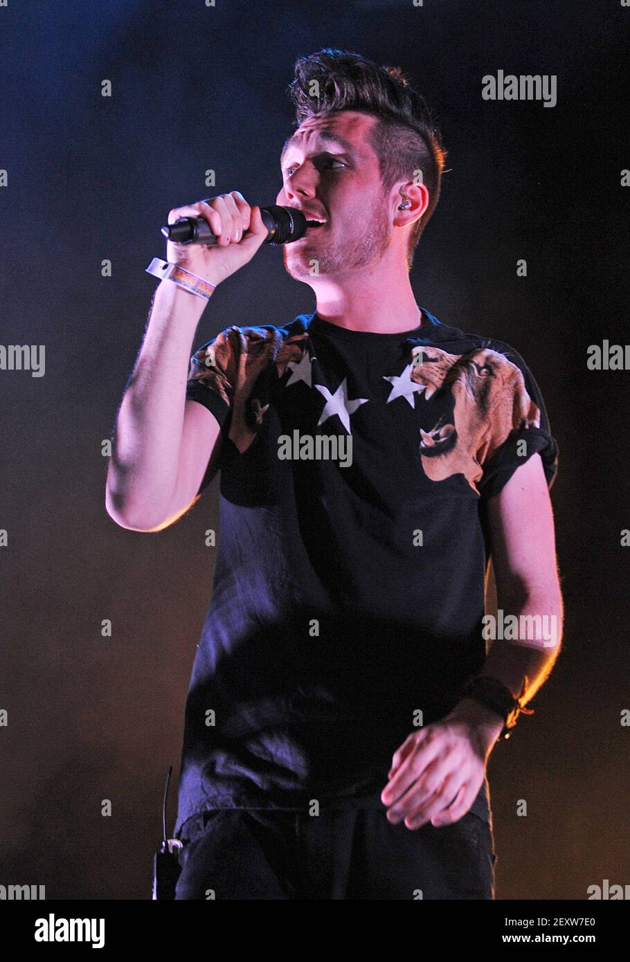 01 June 2014 - Pittsburgh, PA - Frontman DAN SMITH of the English rock ...