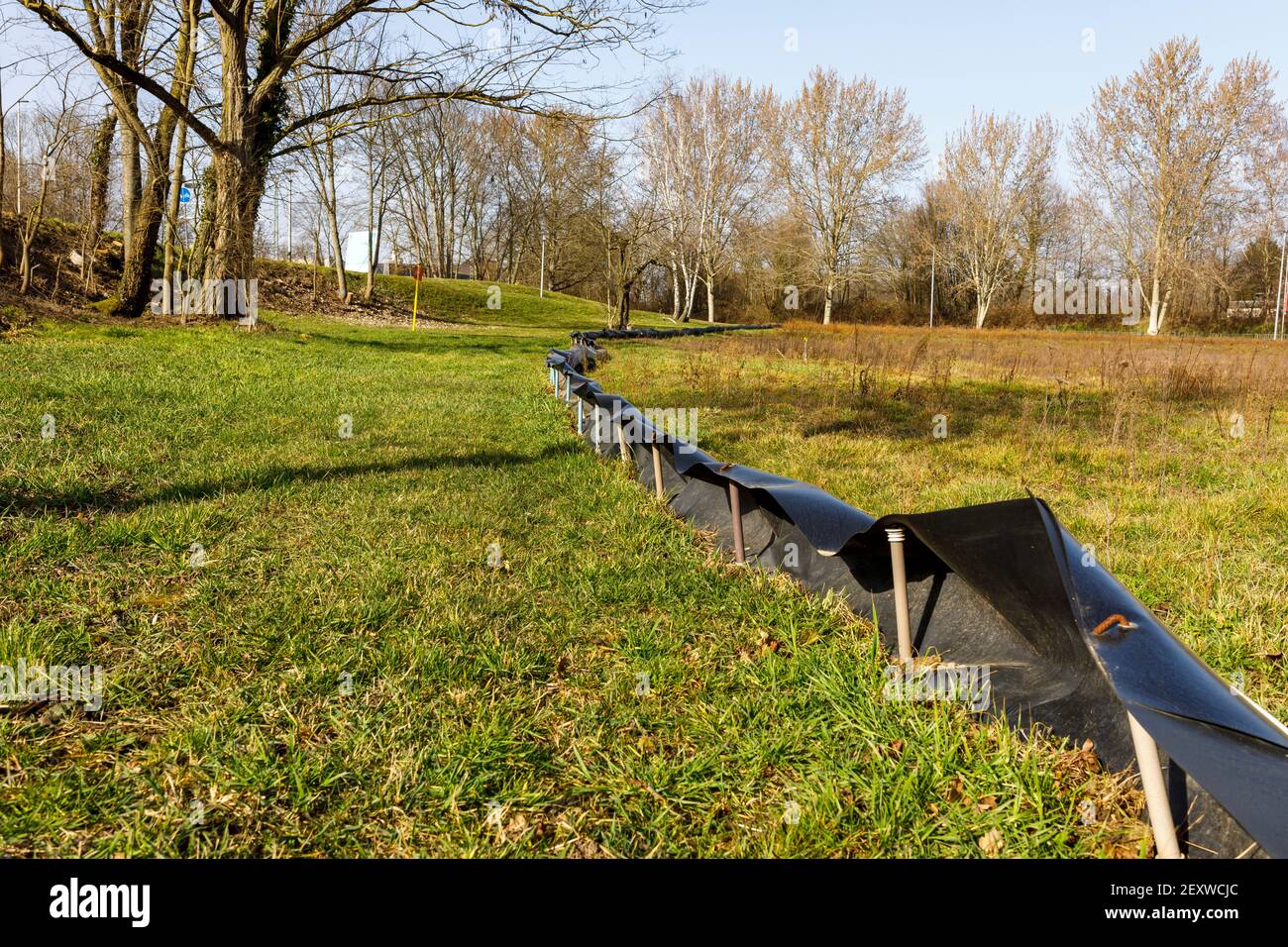 Toad fence hi-res stock photography and images - Alamy