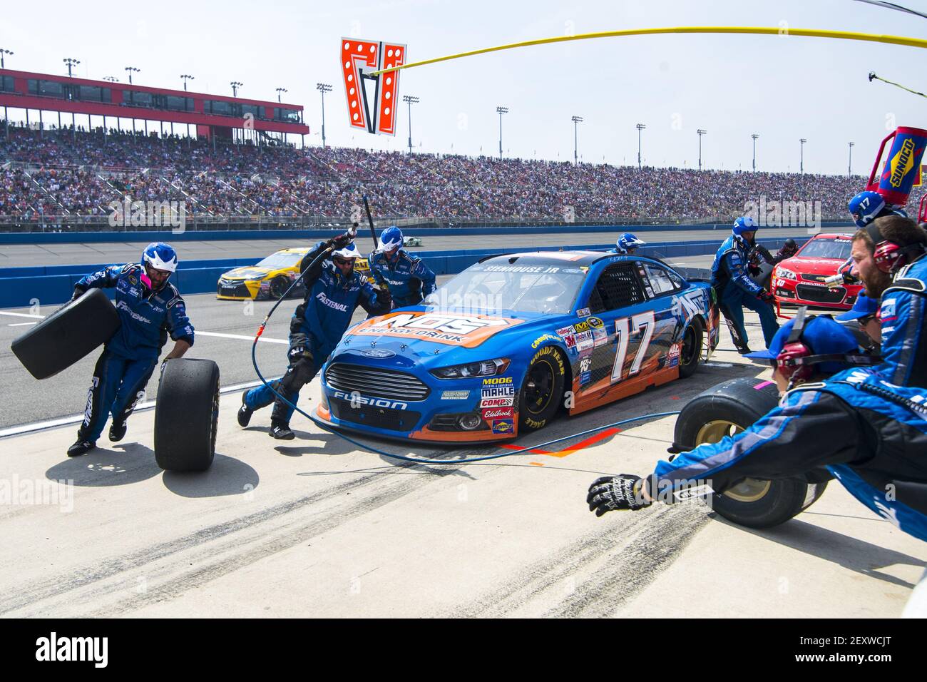 Nascar pit stop hi-res stock photography and images - Alamy