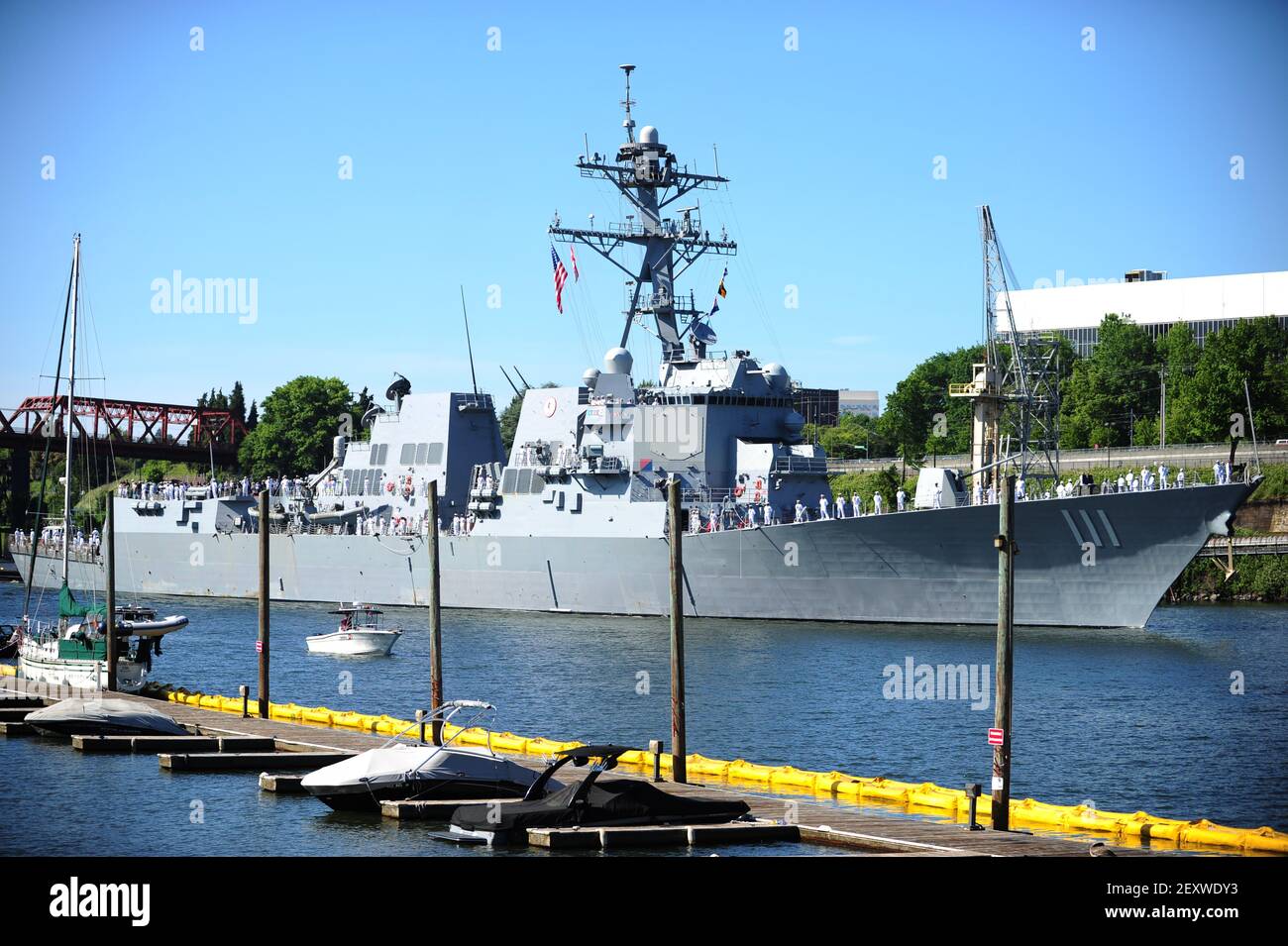 Guided missile destroyer USS Spruance (DDG-111) drifts slowly towards ...