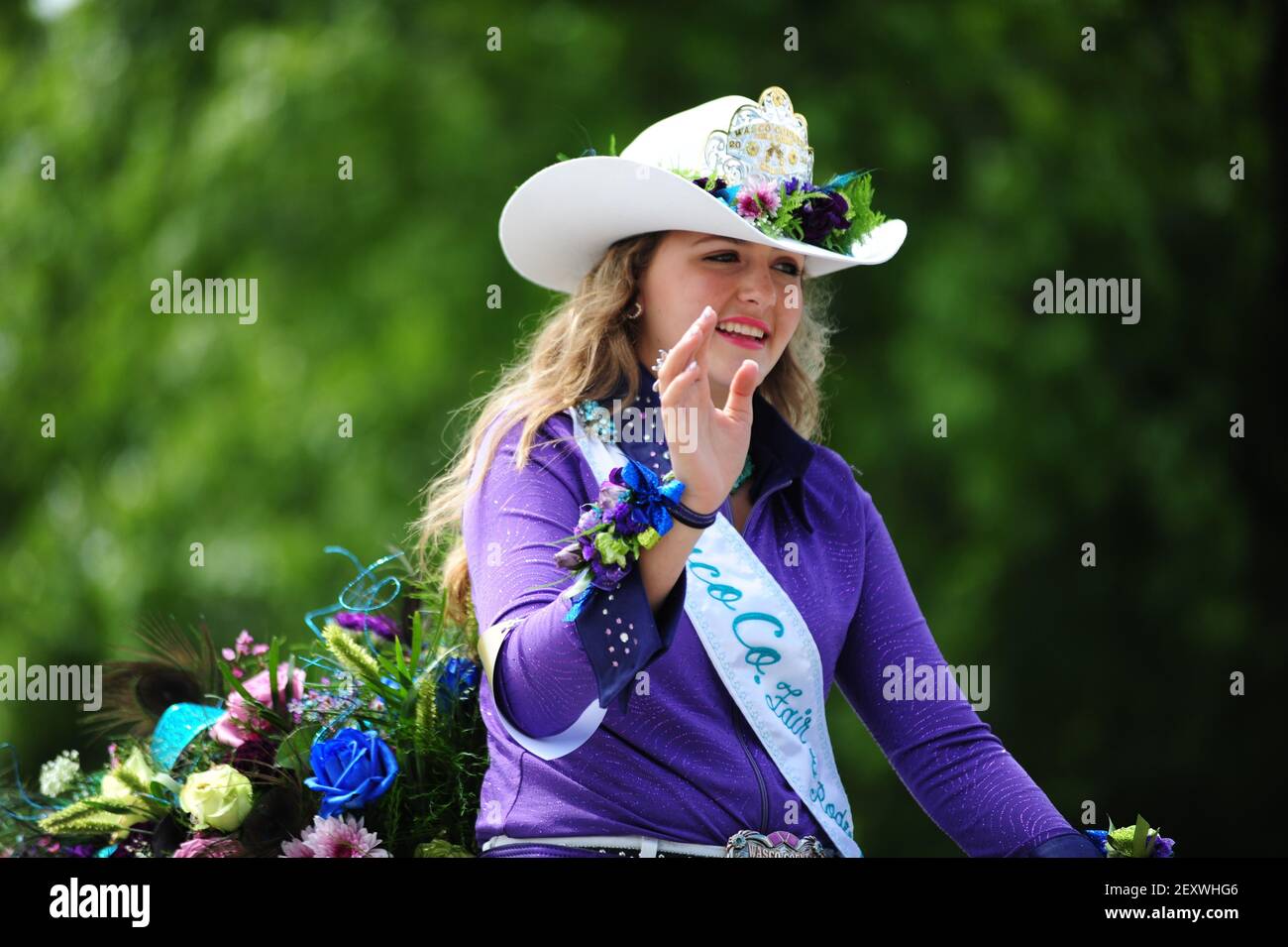 Wasco County fair and rodeo queen Harley Kay waves to the crowd on the ...