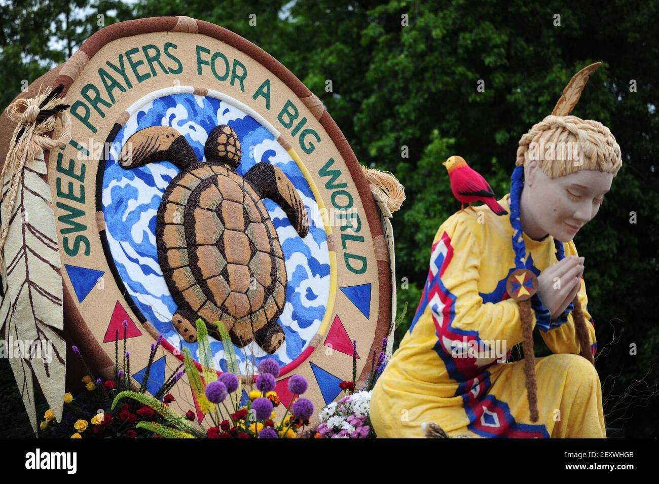 A float passes over the Burnside Bridge during the Grand Floral Parade ...