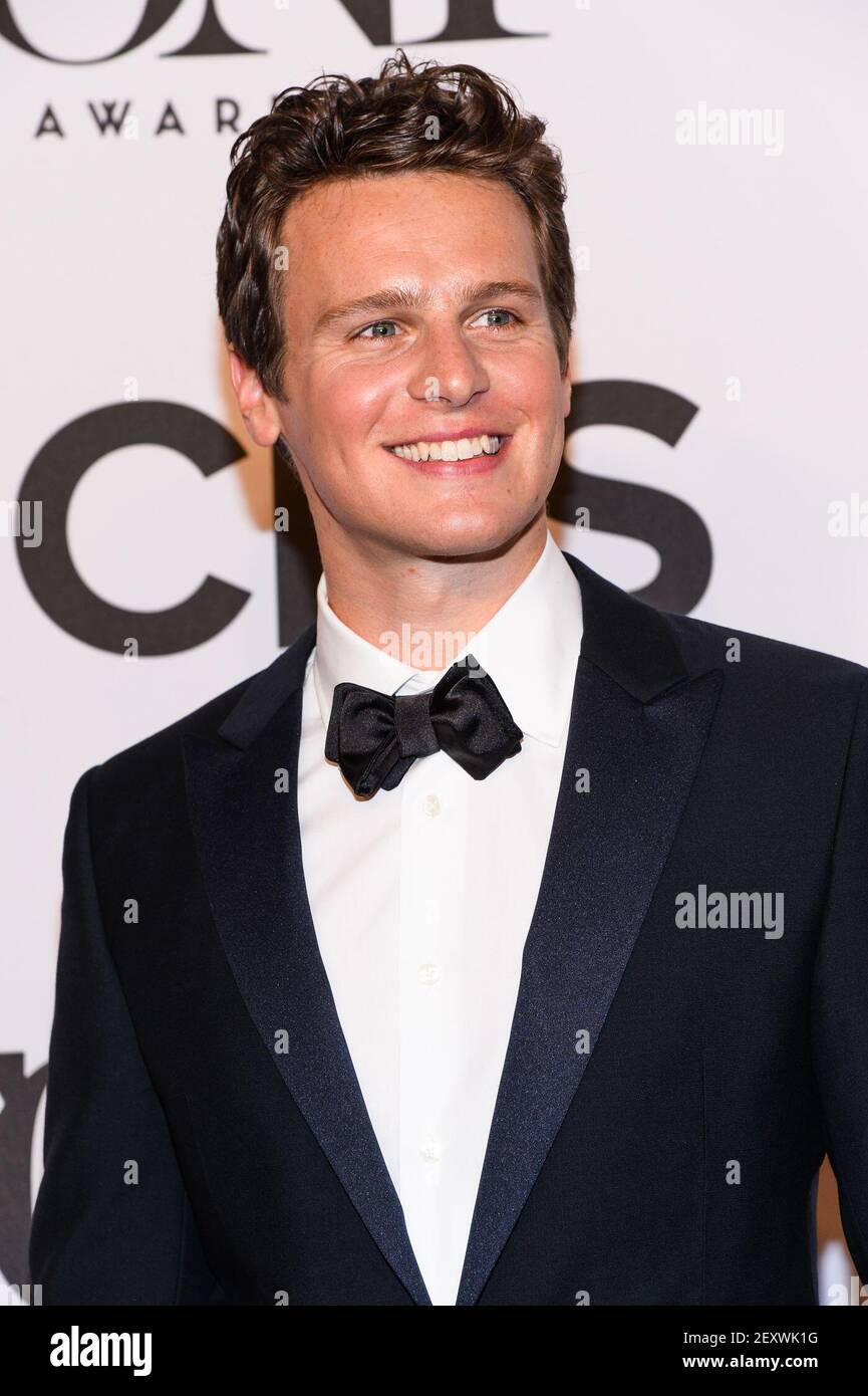 Jonathan Groff arrives on the red carpet at the Tony Awards at Radio ...