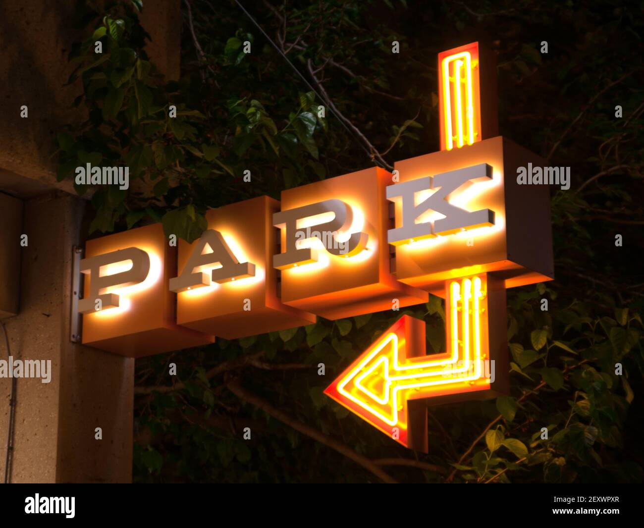 Lighted Neon Park Sign Downtown Parking Garage Arrow Stock Photo - Alamy