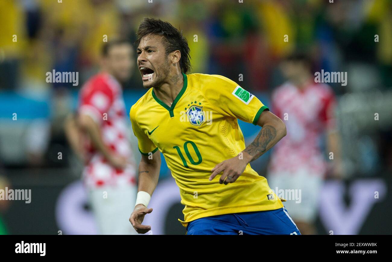 Neymar celebrating brazil hi-res stock photography and images - Alamy