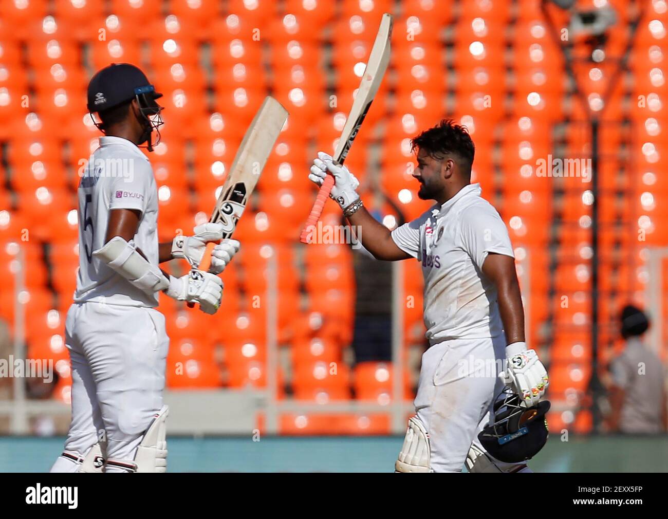 Test Cricket Bat High Resolution Stock Photography and Images - Alamy