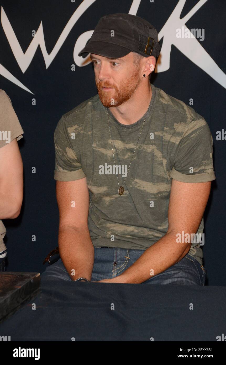 18 June 2014 - Los Angeles, California - Dave 'Phoenix' Farrell. Linkin ...