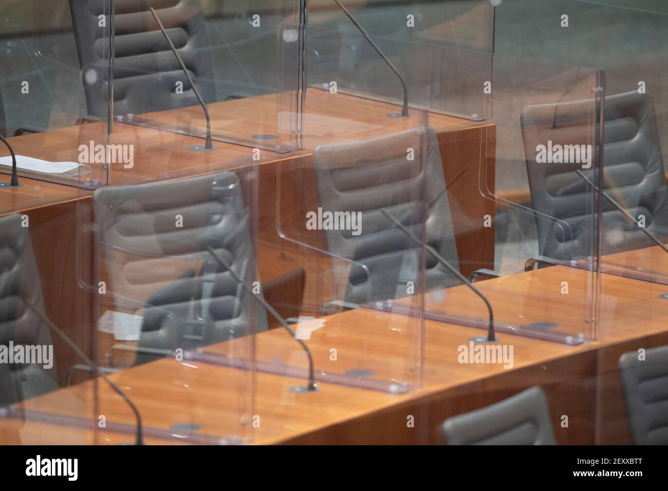 Plexiglass booths hi-res stock photography and images - Alamy