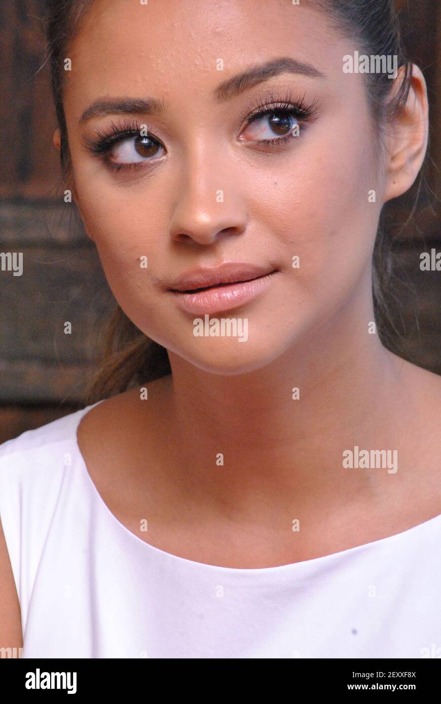 Shay Mitchell at the Hollywood Foreign Press Association press ...