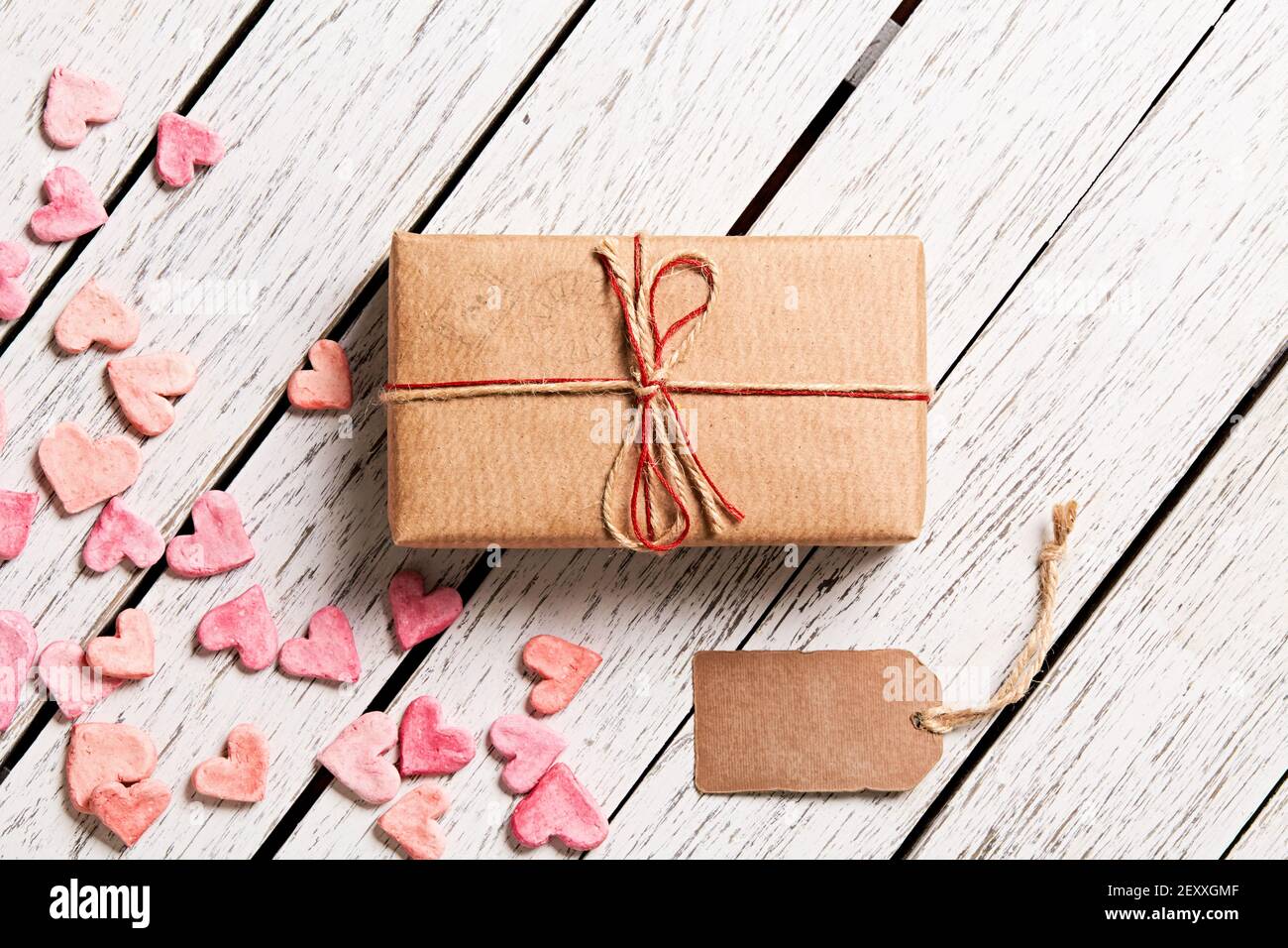 Gift box with blank gift tag Stock Photo - Alamy