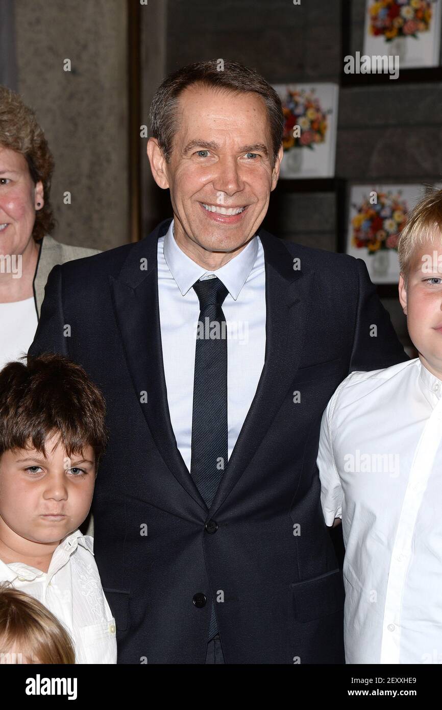 Artist Jeff Koons poses with members of his family as they attend Jeff ...