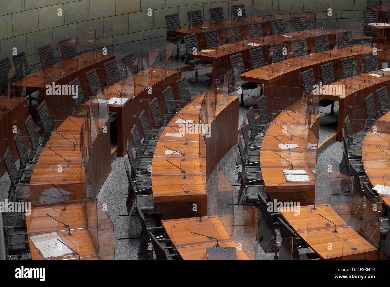 Plexiglass booths hi-res stock photography and images - Alamy