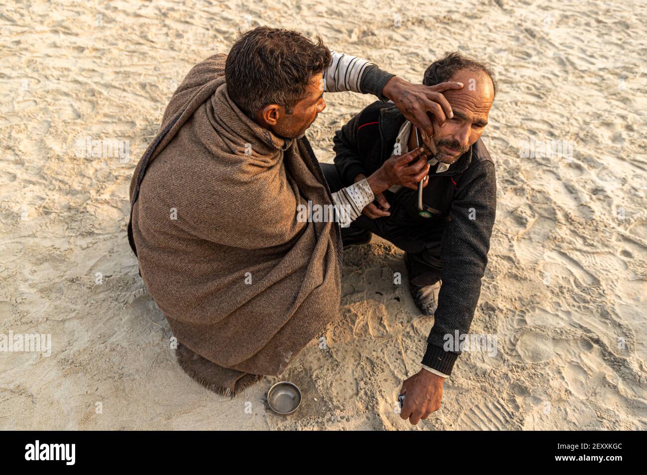 Hindu shave head hi-res stock photography and images - Alamy