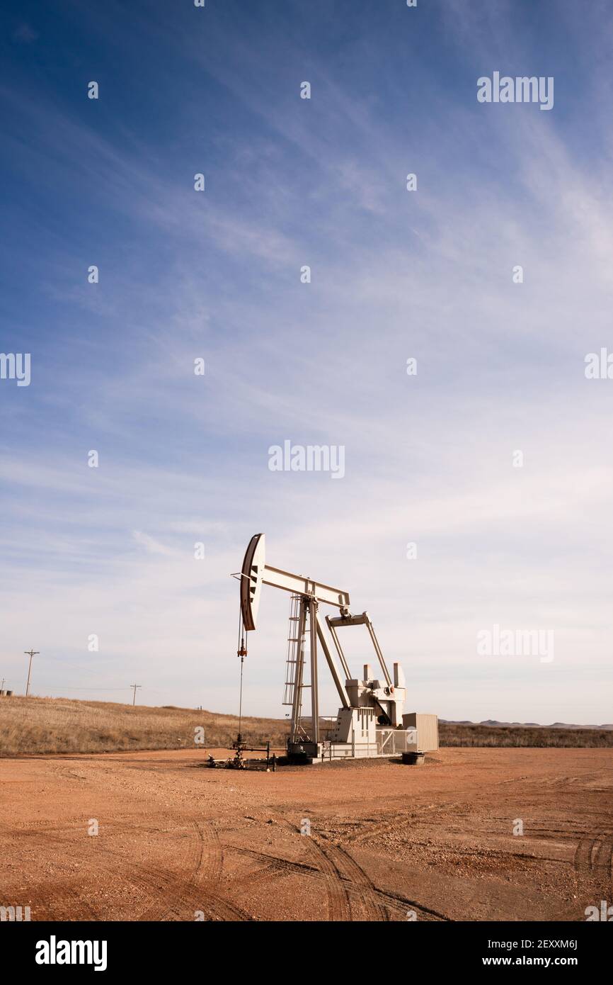North dakota oil rig hi-res stock photography and images - Alamy